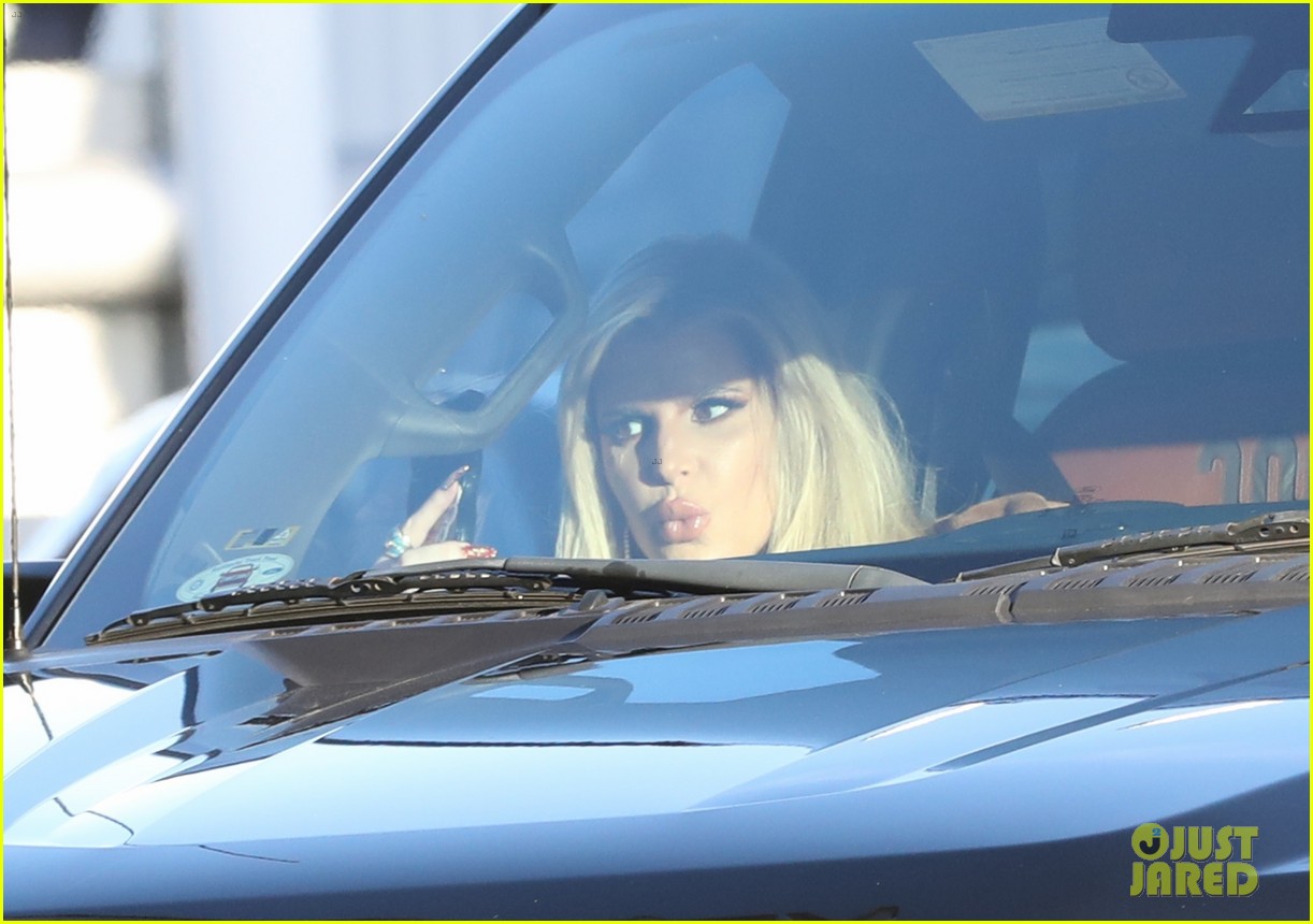 Newly Single Jessica Simpson Spotted Flying Out of L.A. After Releasing ...