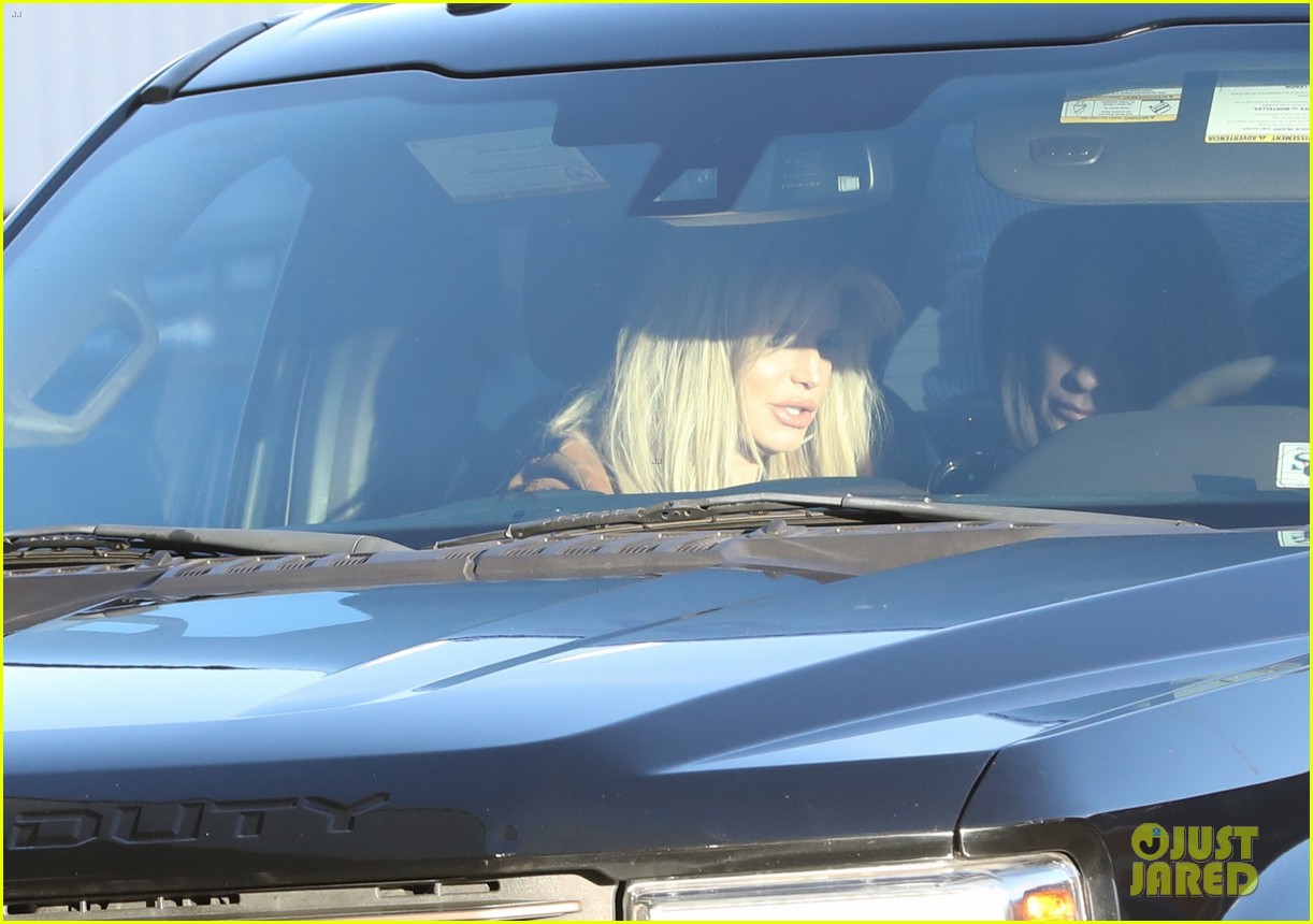 Newly Single Jessica Simpson Spotted Flying Out of L.A. After Releasing ...