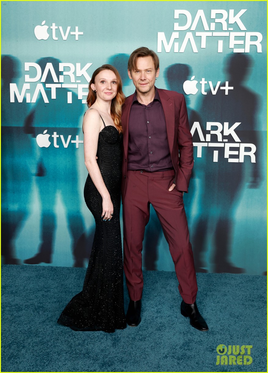 'Westworld' Actor Jimmi Simpson's Girlfriend Defends Their Age Gap ...