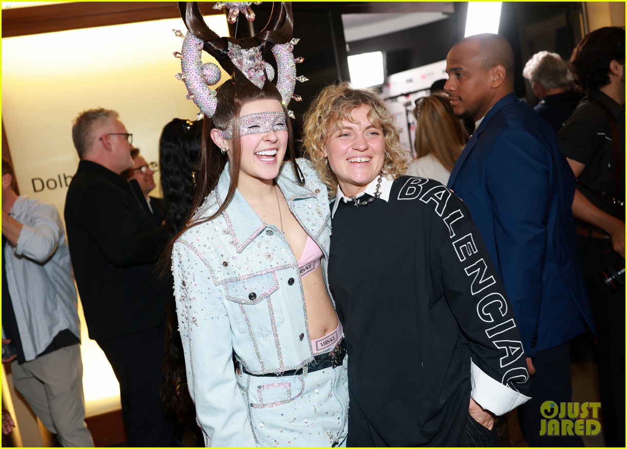 JoJo Siwa Explains Her Unique Look at iHeartRadio Music Awards 2025 ...