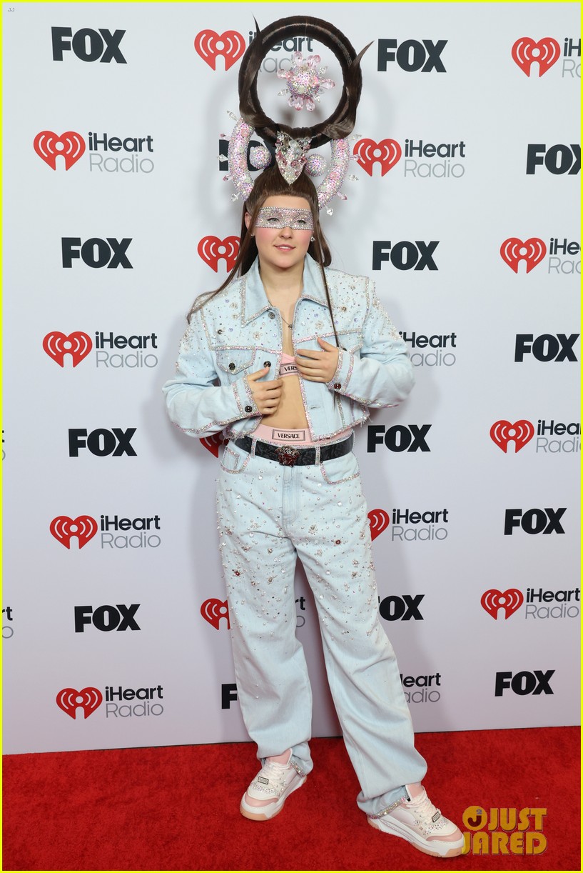 JoJo Siwa Explains Her Unique Look at iHeartRadio Music Awards 2025 ...