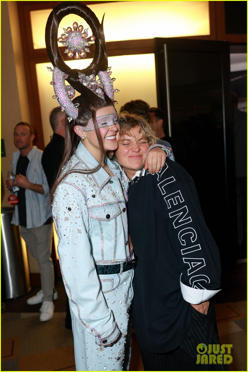 JoJo Siwa Explains Her Unique Look at iHeartRadio Music Awards 2025 ...