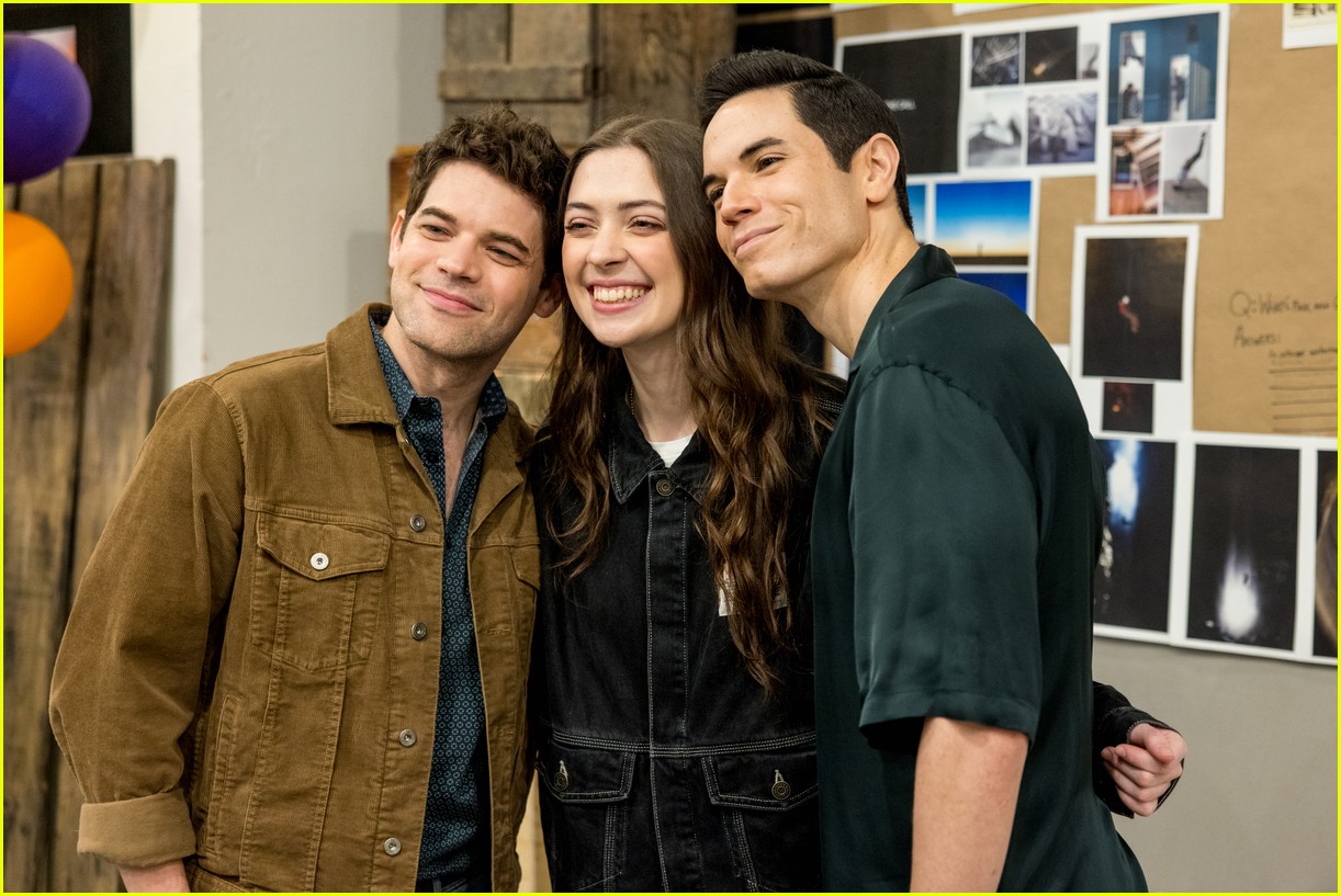 Jeremy Jordan Joins 'Floyd Collins' Cast for Press Day Ahead of the ...