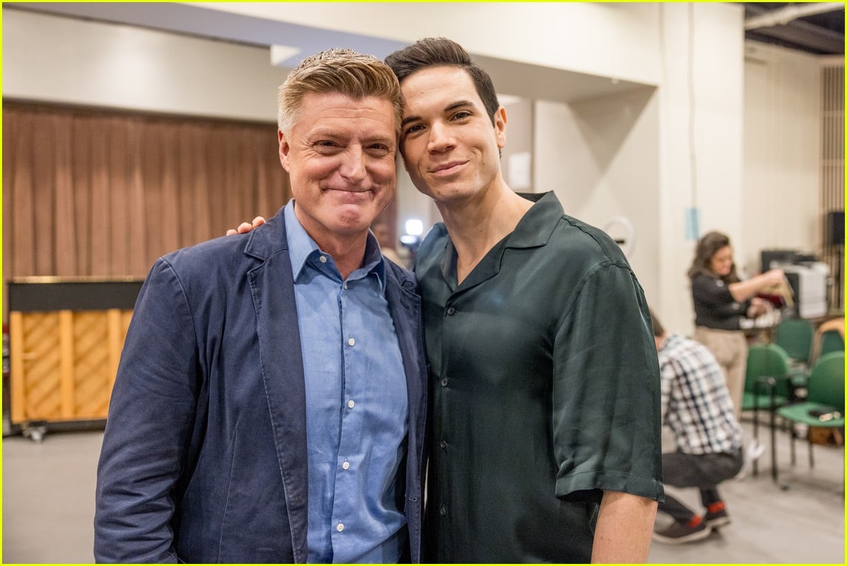 Jeremy Jordan Joins 'Floyd Collins' Cast for Press Day Ahead of the ...