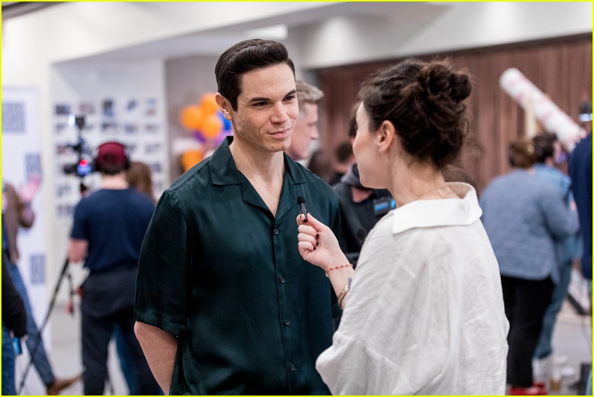 Jeremy Jordan Joins 'Floyd Collins' Cast for Press Day Ahead of the ...