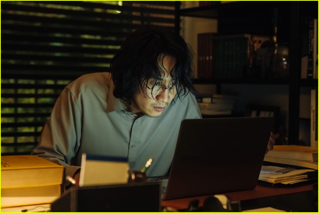 'Karma' Trailer: Squid Game's Park Hae-soo Stars Netflix's New Thriller Series - Watch Now ...