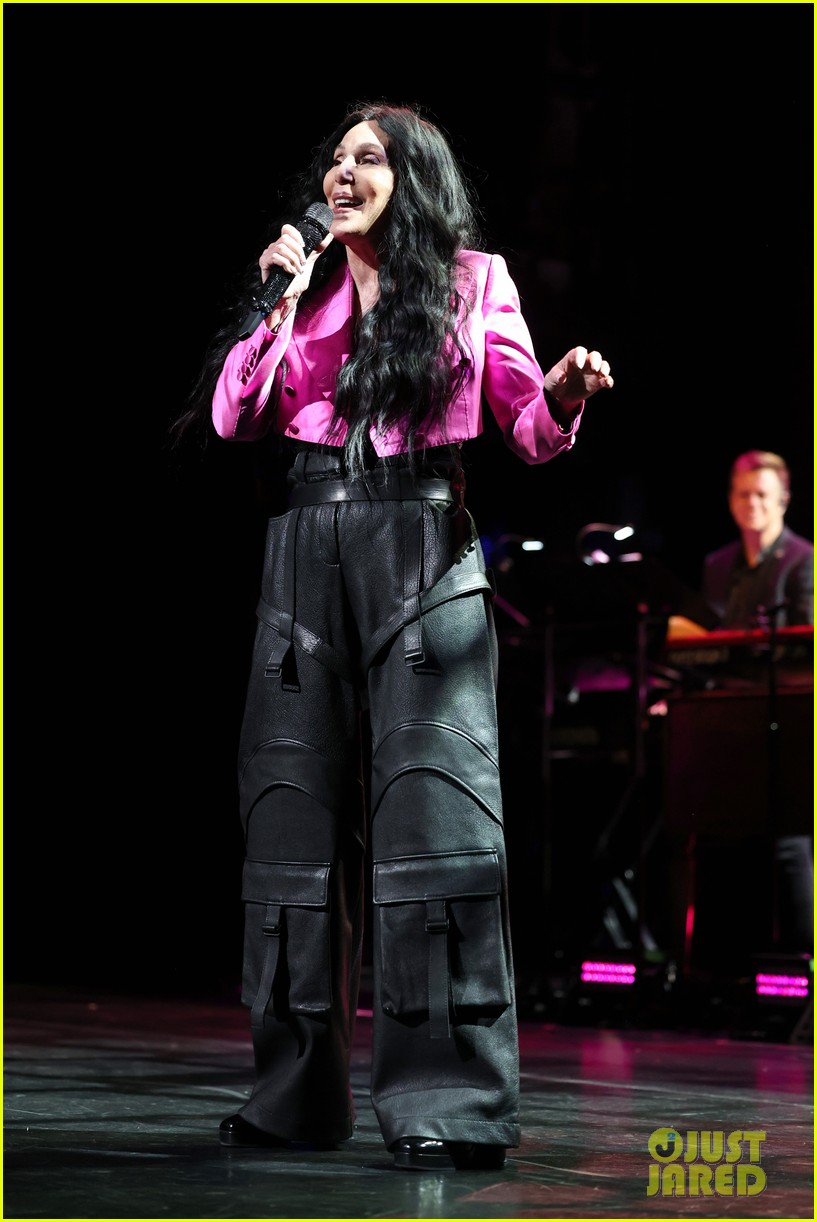 Kate Hudson Goes Rocker Chic, Cher Channels Elvis at Love Rocks NYC ...