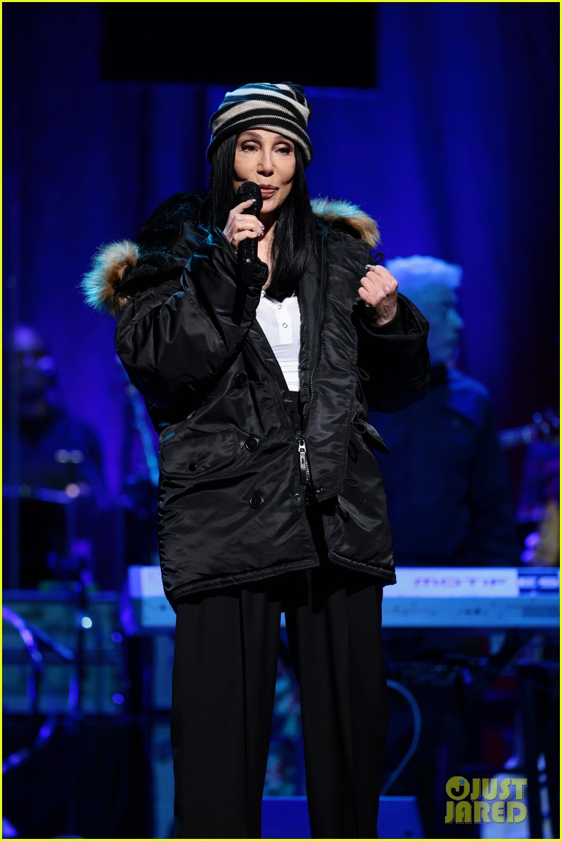 Kate Hudson Goes Rocker Chic, Cher Channels Elvis at Love Rocks NYC ...