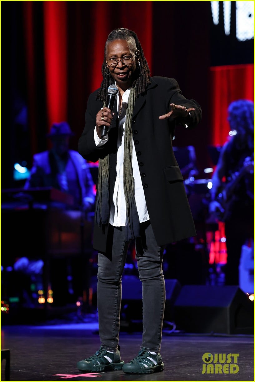 Kate Hudson Goes Rocker Chic, Cher Channels Elvis at Love Rocks NYC ...