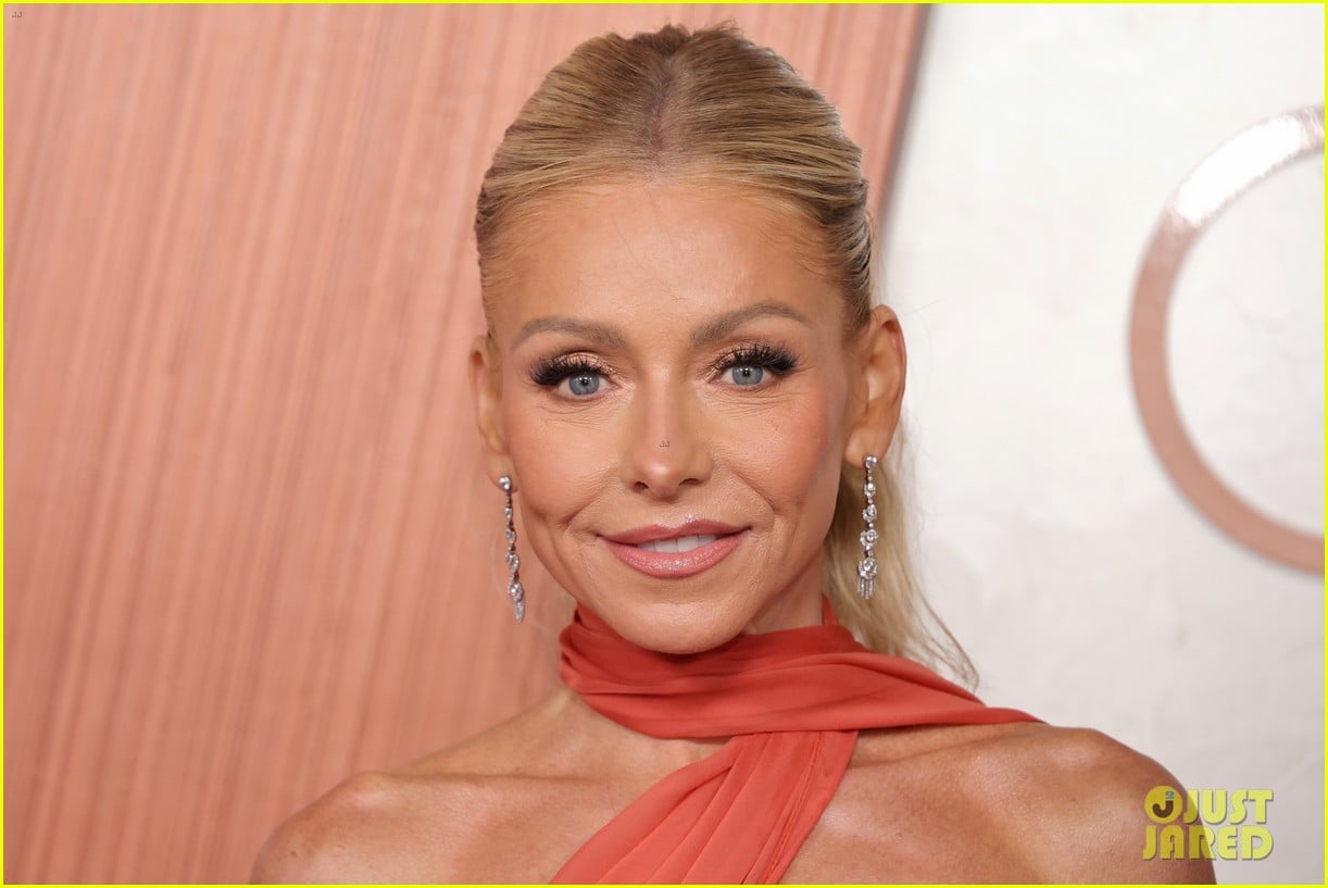 Kelly Ripa & Mark Consuelos Have Their 'Annual Date' at Oscars 2025 ...