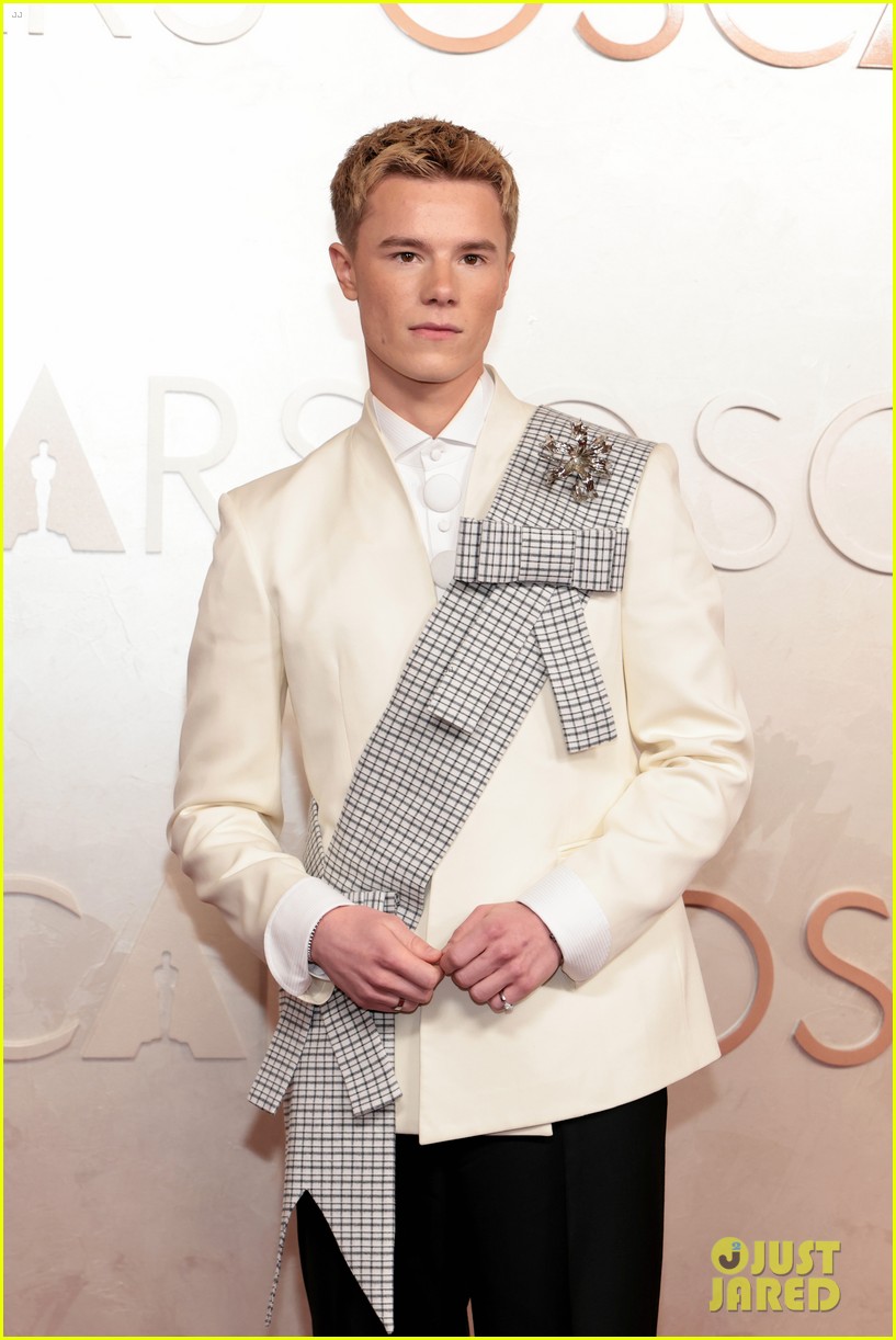 The Wild Robot's Kit Connor & 'Heartstopper' Co-Stars Joe Locke ...