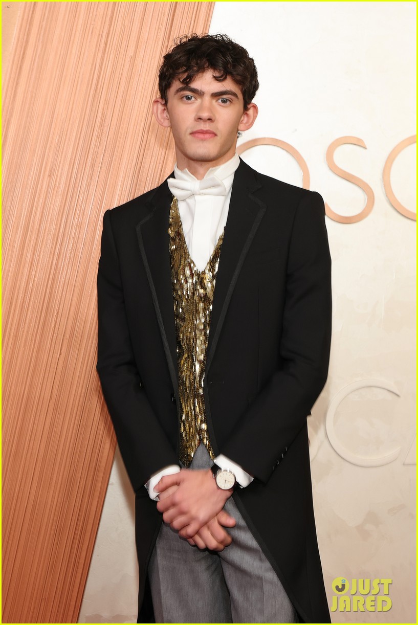 The Wild Robot's Kit Connor & 'Heartstopper' Co-Stars Joe Locke ...