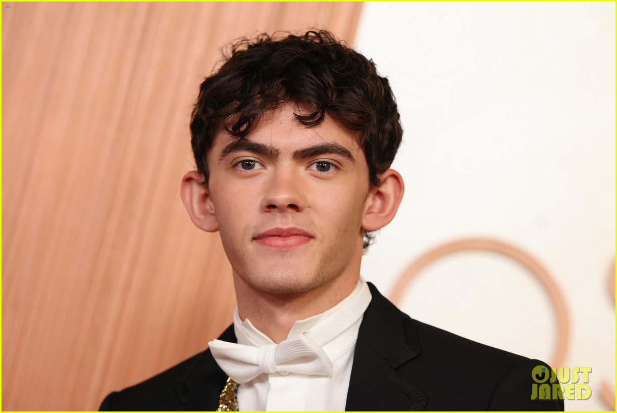 The Wild Robot's Kit Connor & 'Heartstopper' Co-Stars Joe Locke ...