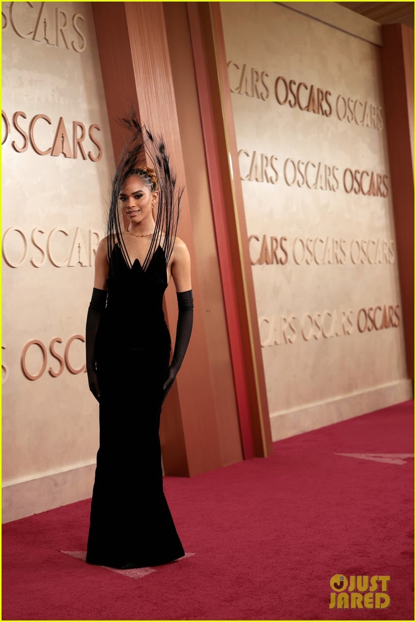 The Wild Robot's Kit Connor & 'Heartstopper' Co-Stars Joe Locke ...