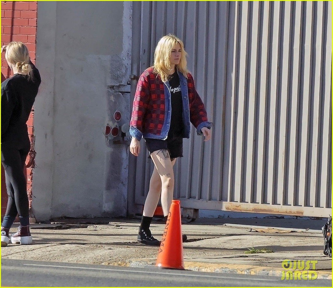 Kristen Stewart & Alia Shawkat Run Around with Cats While Filming 'The Wrong Girls': Photo ...