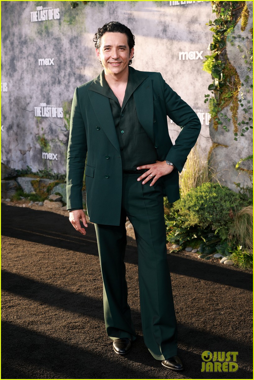 Pedro Pascal & Bella Ramsey Attend 'The Last of Us' Season 2 Premiere with Exciting New Guest ...