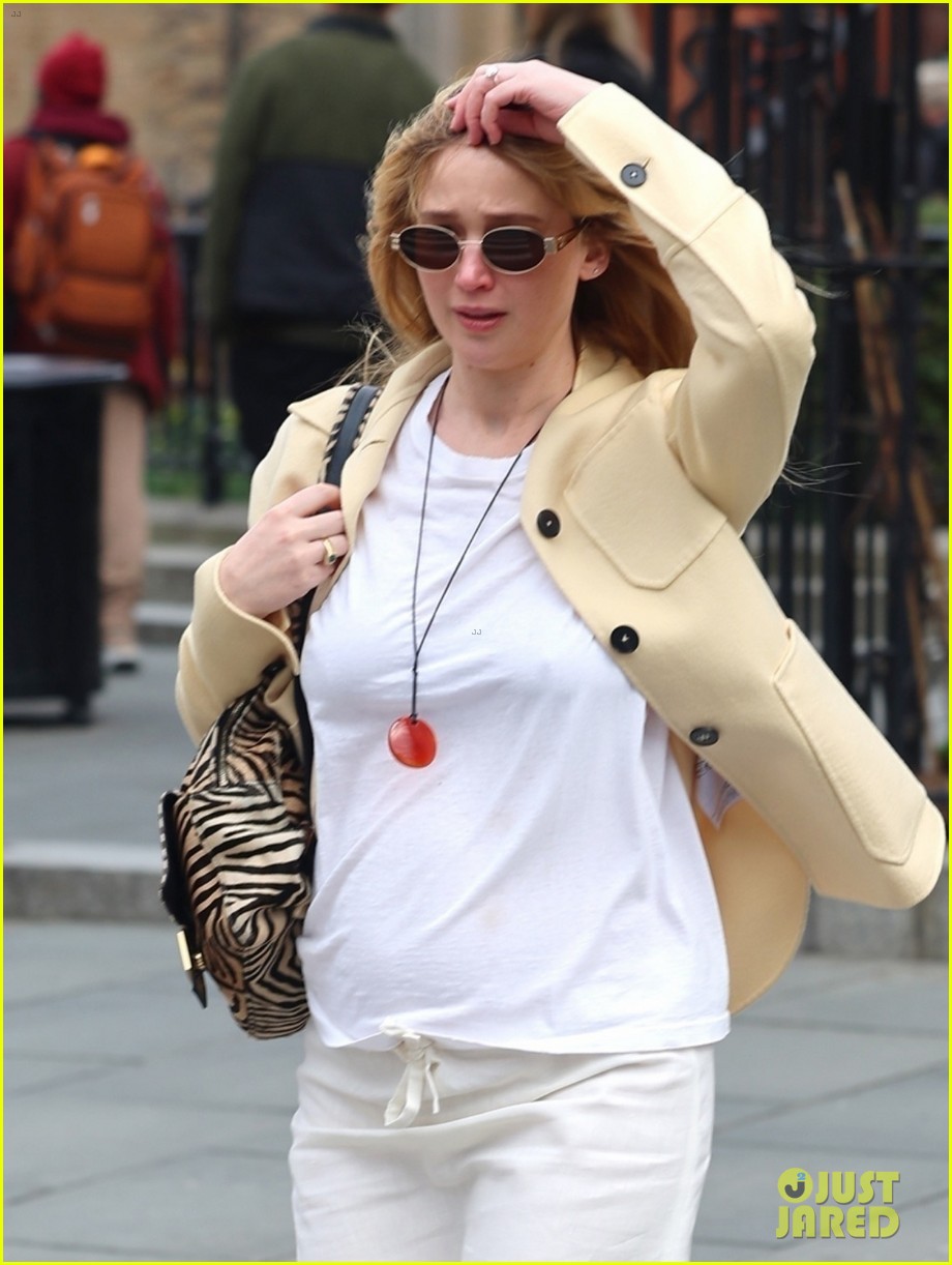 Jennifer Lawrence Wears Cute Spring Outfit for Day Out in NYC: Photo ...
