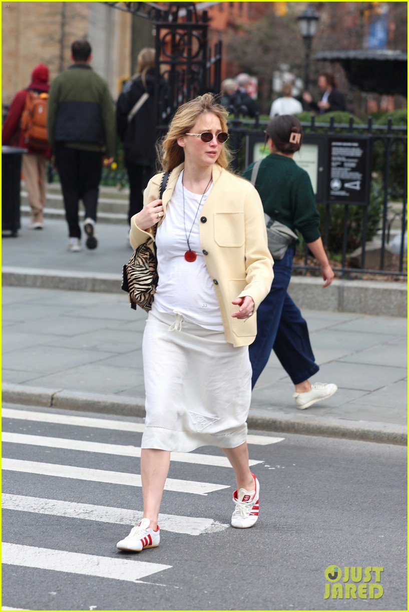 Jennifer Lawrence Wears Cute Spring Outfit for Day Out in NYC: Photo ...