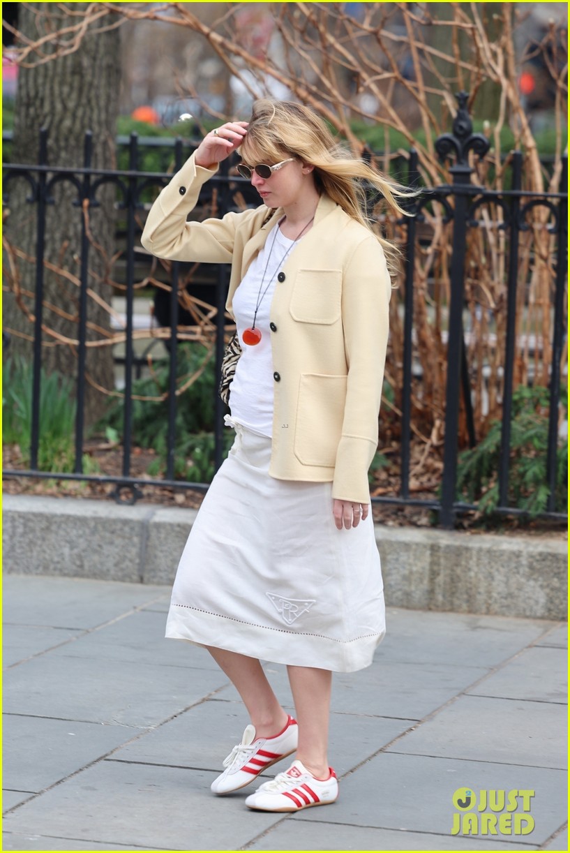 Jennifer Lawrence Wears Cute Spring Outfit for Day Out in NYC: Photo ...