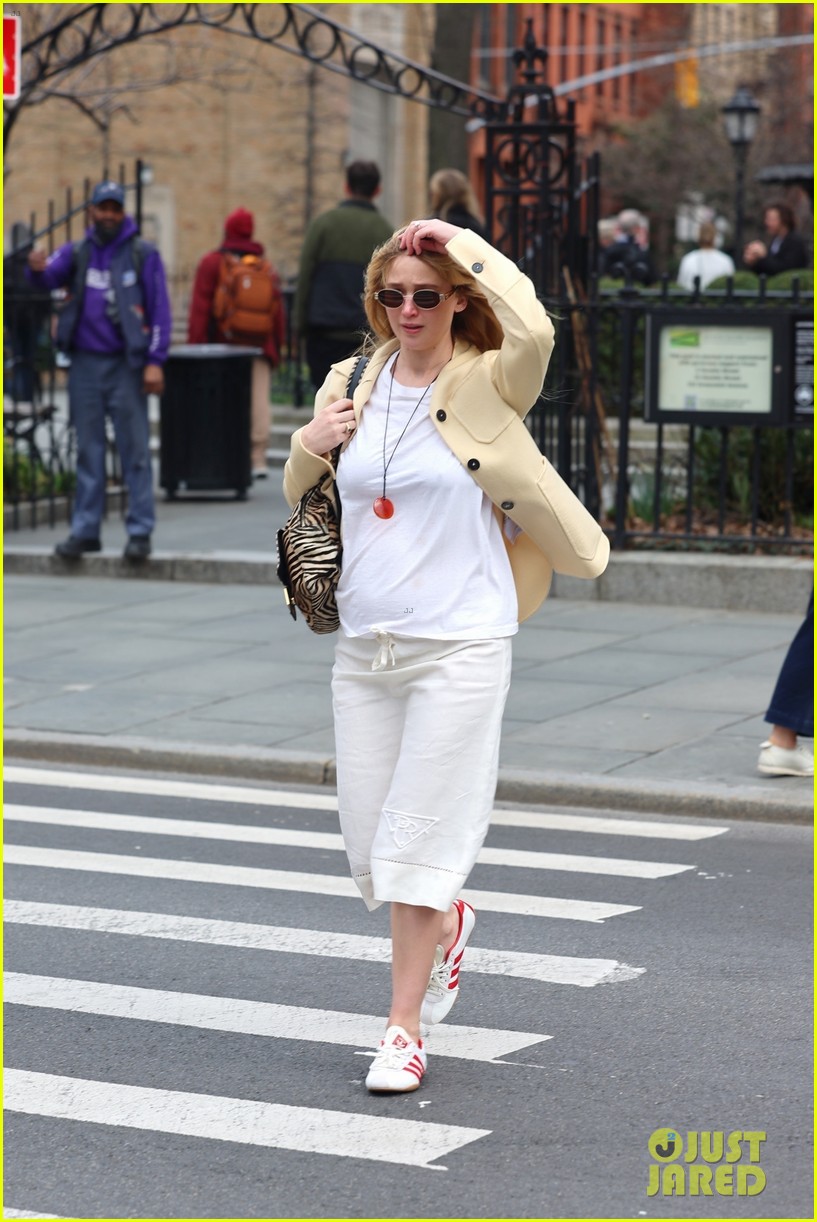 Jennifer Lawrence Wears Cute Spring Outfit for Day Out in NYC: Photo ...