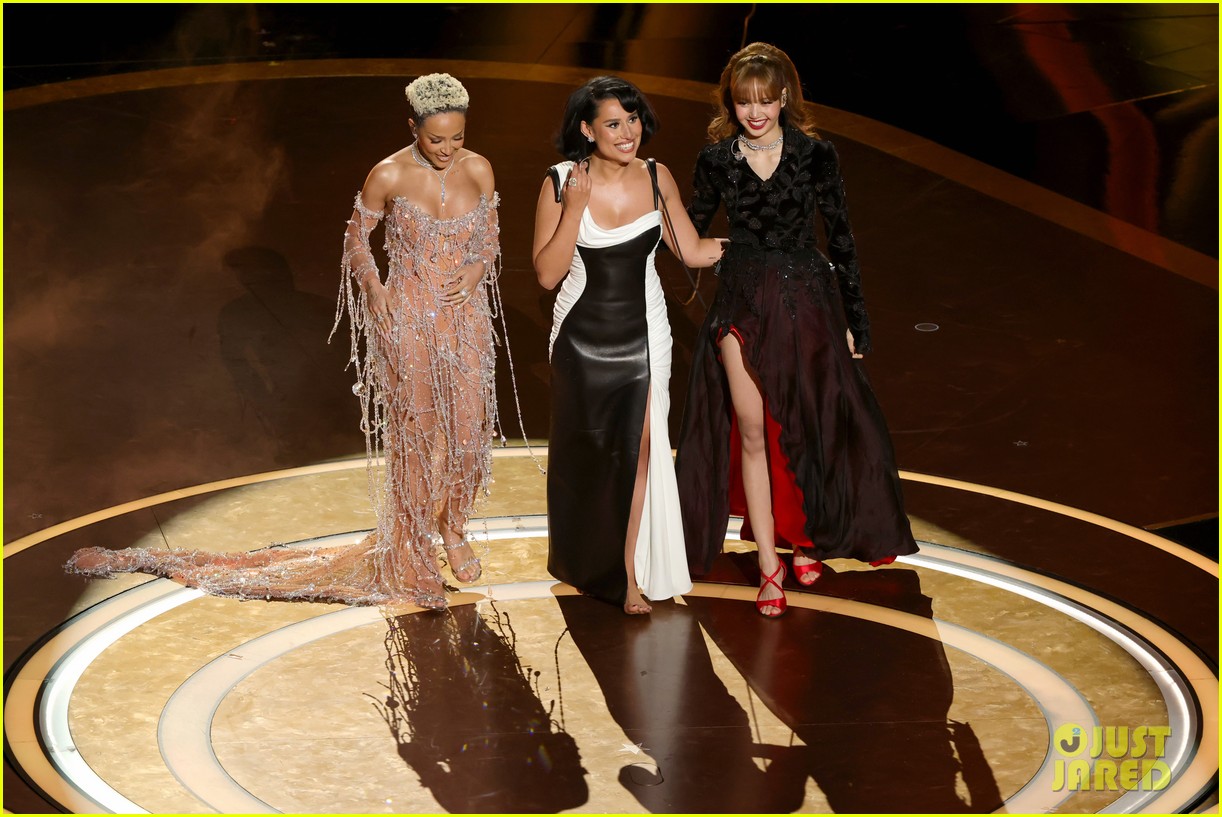 Lisa Performs 'Live & Let Die' During Bond Medley at Oscars 2025 ...