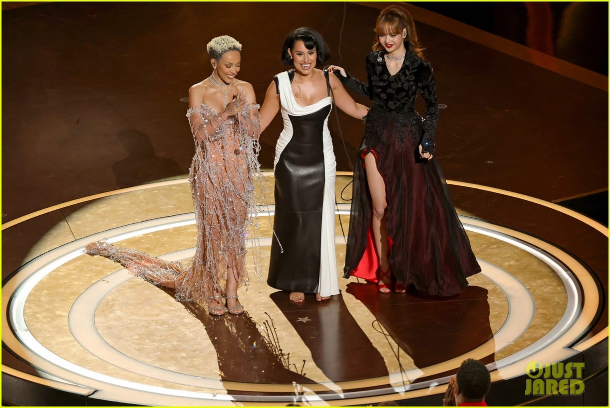 Lisa Performs 'Live & Let Die' During Bond Medley at Oscars 2025 ...