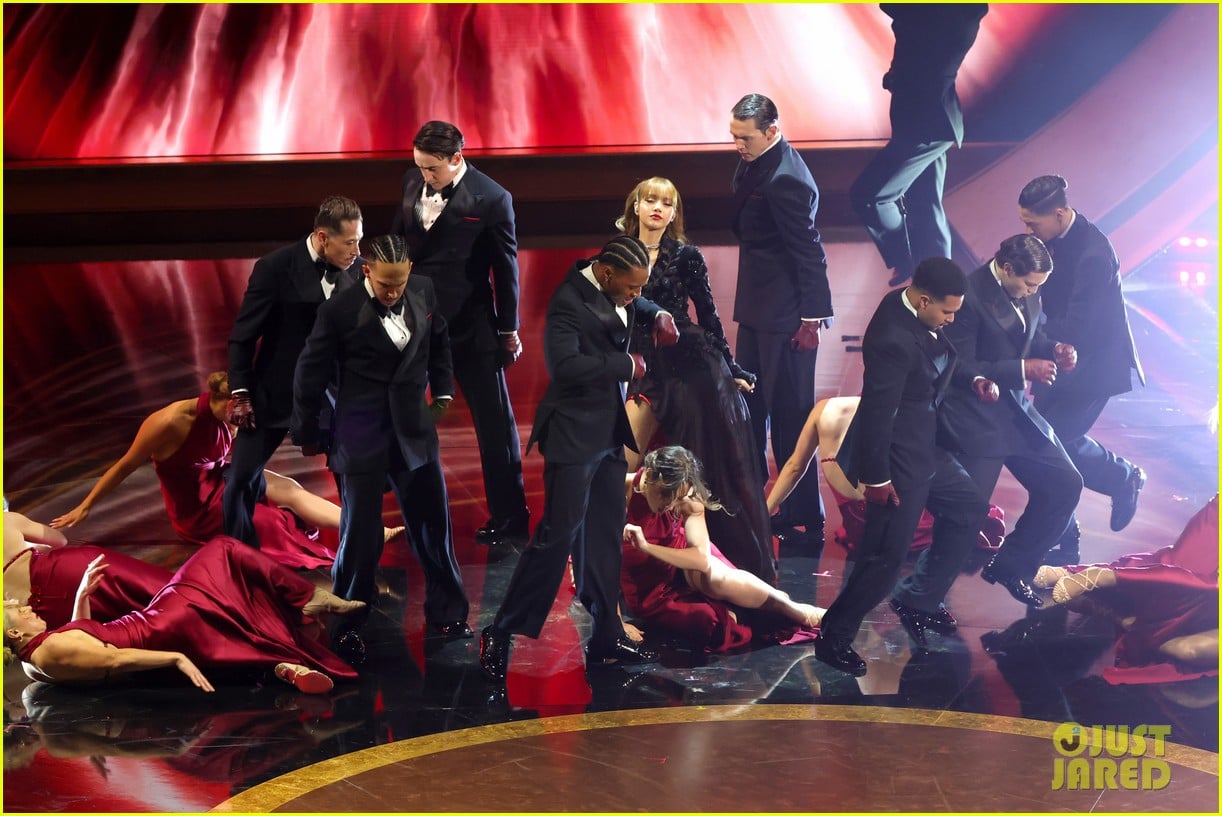 Lisa Performs 'Live & Let Die' During Bond Medley at Oscars 2025 ...