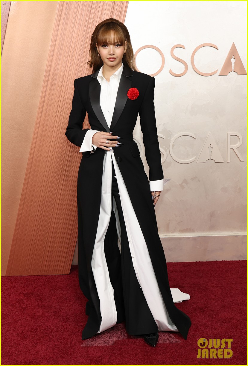 Lisa Hits the Oscars 2025 Red Carpet Ahead of Her Big Performance!: Photo 5131786 | Music ...