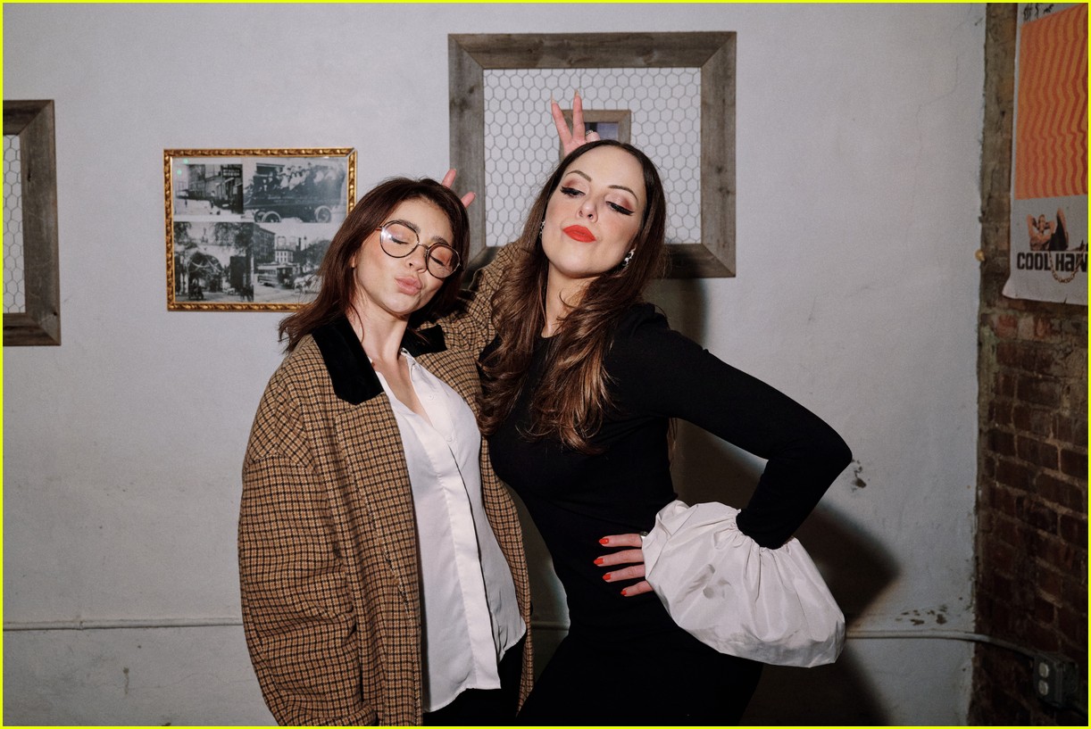 Elizabeth Gillies Has 'Victorious' Reunion With Avan Jogia & Daniella ...