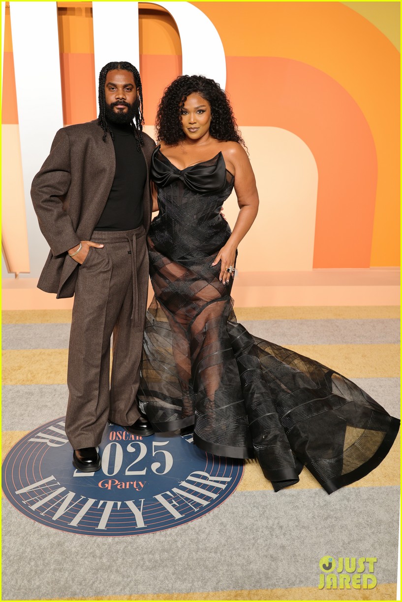 Lizzo Shows Off Svelte Figure Alongside Boyfriend Myke Wright at Vanity ...