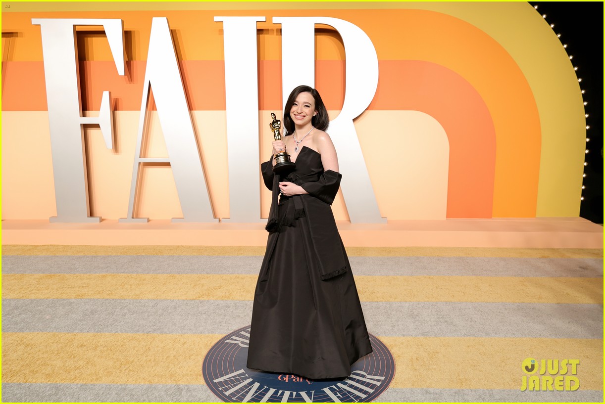 Mikey Madison is One Proud Oscar Winner at Vanity Fair Party 2025 ...