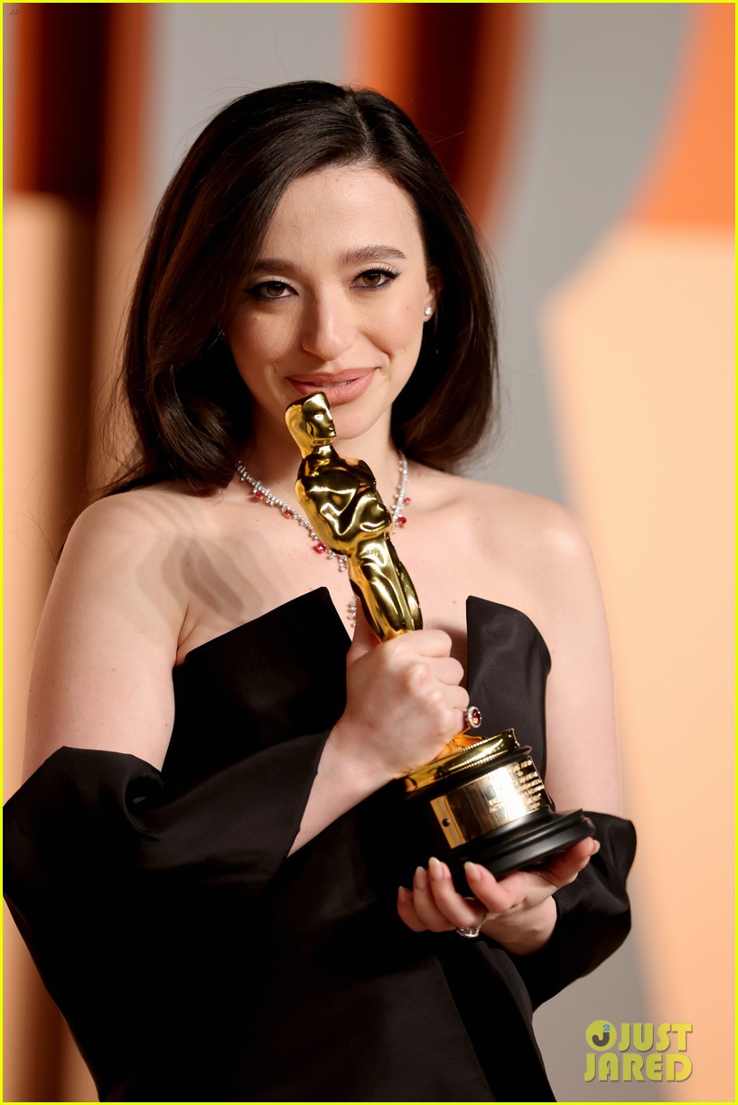 Mikey Madison is One Proud Oscar Winner at Vanity Fair Party 2025 ...