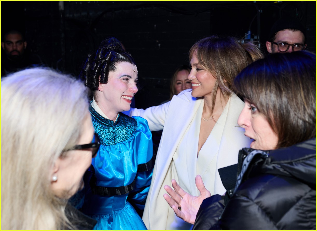 Jennifer Lopez, Meryl Streep & More Visit Betty Gilpin Ahead of Her ...