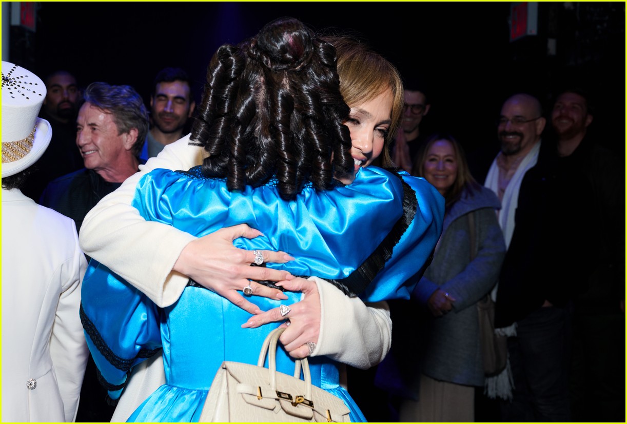 Jennifer Lopez, Meryl Streep & More Visit Betty Gilpin Ahead of Her ...