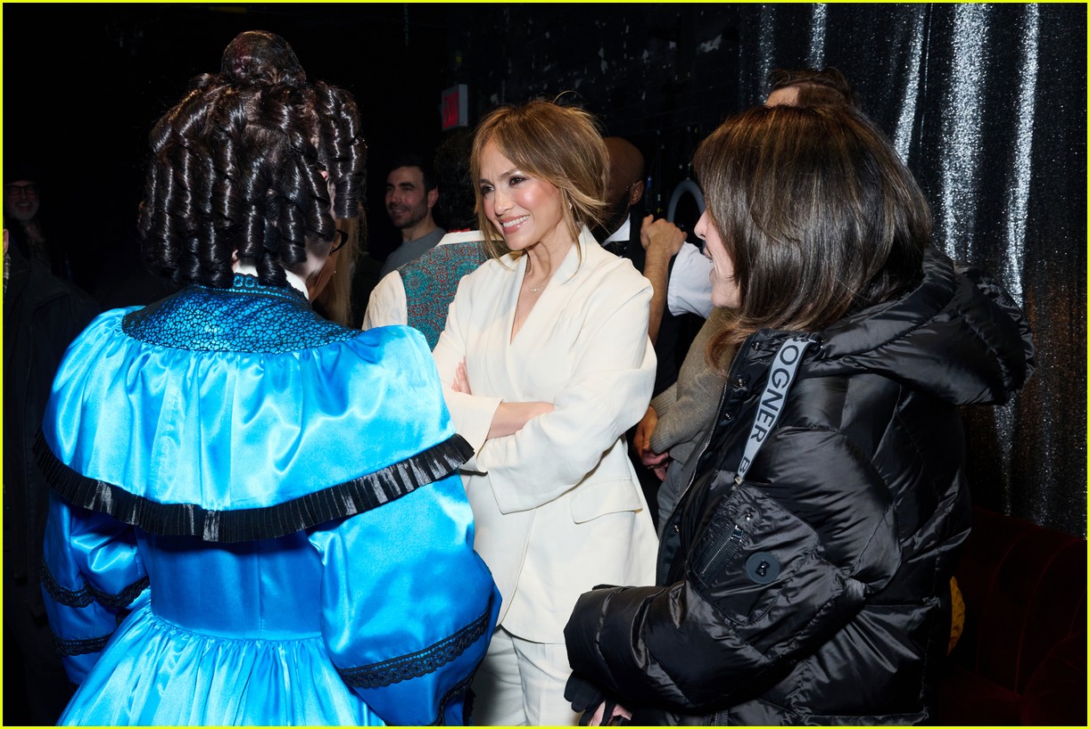 Jennifer Lopez, Meryl Streep & More Visit Betty Gilpin Ahead of Her ...