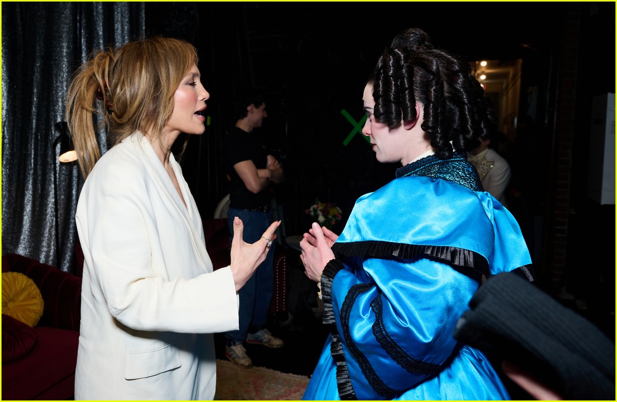 Jennifer Lopez, Meryl Streep & More Visit Betty Gilpin Ahead of Her ...