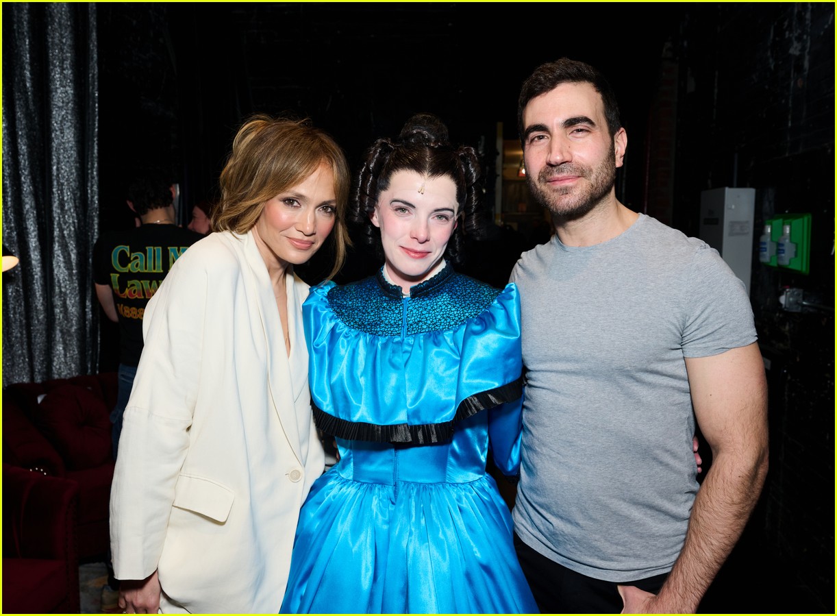 Jennifer Lopez, Meryl Streep & More Visit Betty Gilpin Ahead of Her ...