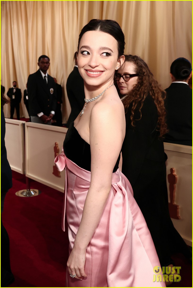 Mikey Madison Shocks with Best Actress Win at Oscars 2025, Defeating Demi Moore & Others: Photo ...