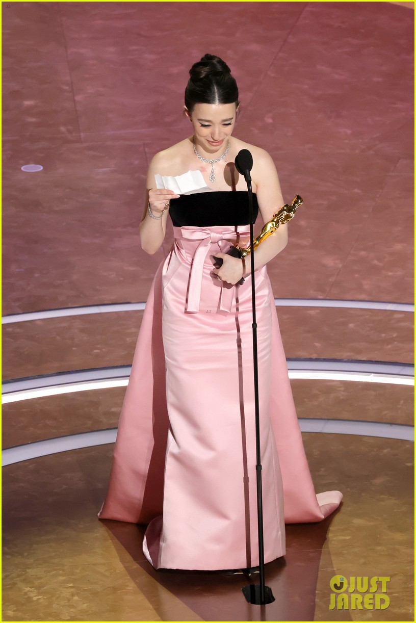 Mikey Madison Shocks with Best Actress Win at Oscars 2025, Defeating Demi Moore & Others: Photo ...