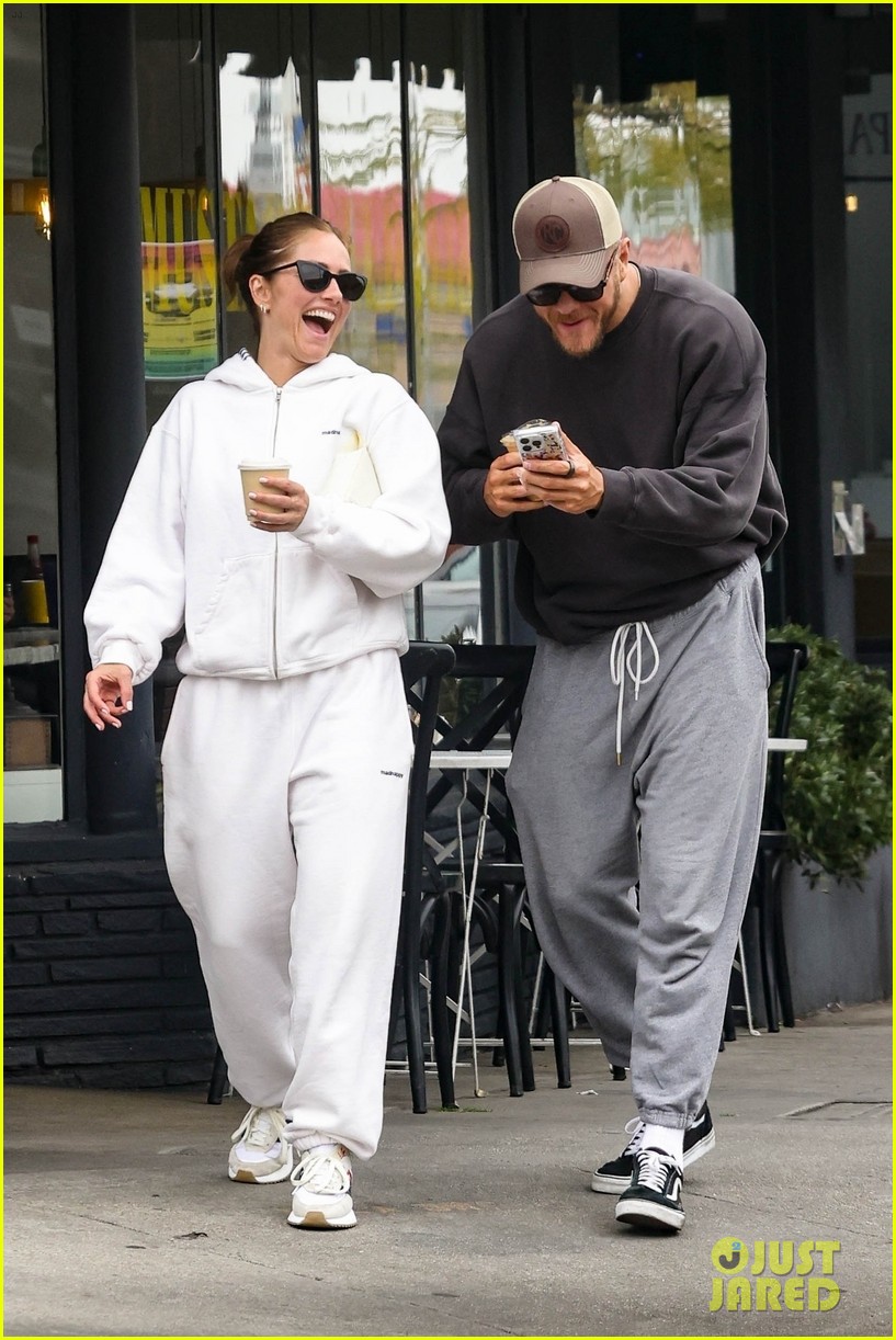 Minka Kelly & Boyfriend Dan Reynolds Show Off Cute PDA on Coffee Run in ...