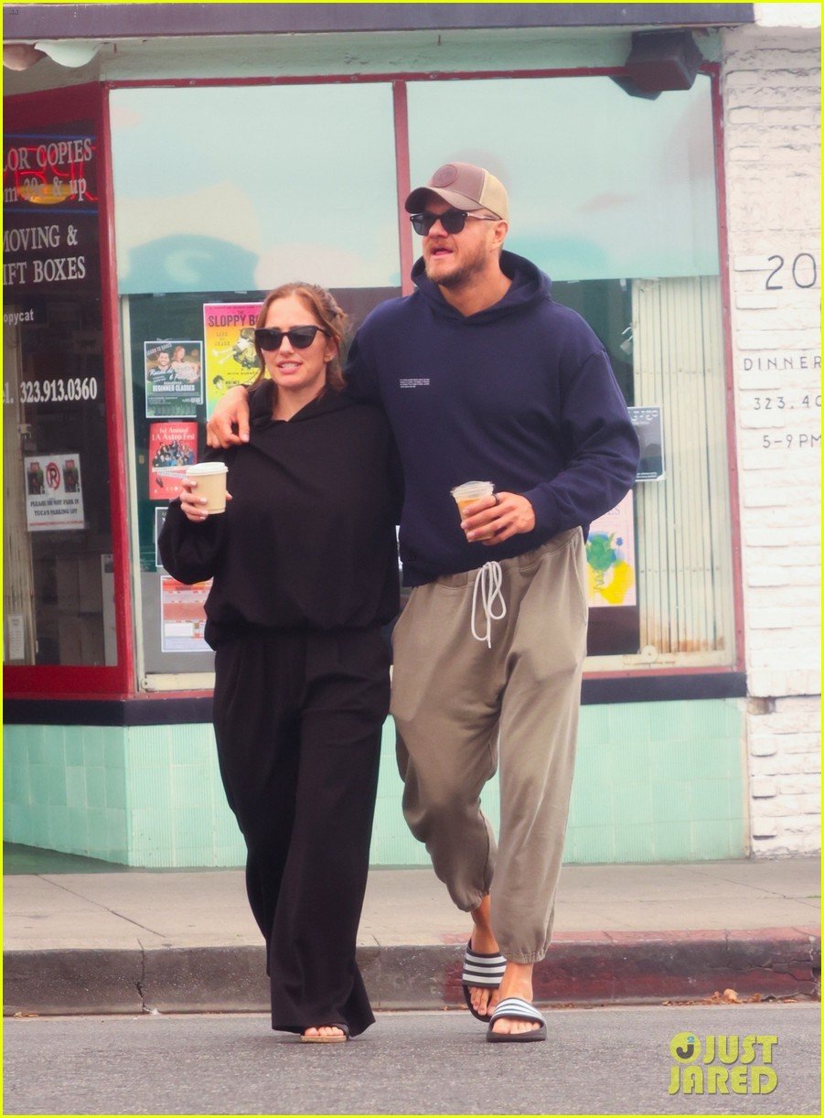 Minka Kelly & Boyfriend Dan Reynolds Show Off Cute PDA on Coffee Run in ...