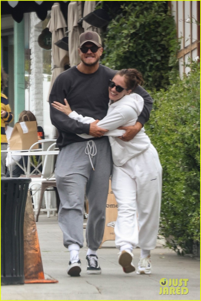 Minka Kelly & Boyfriend Dan Reynolds Show Off Cute PDA on Coffee Run in ...