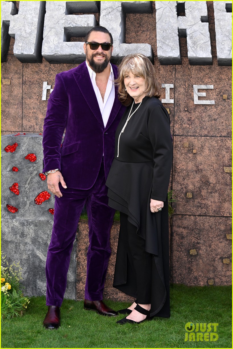 Jason Momoa Brings Girlfriend Adria Arjona & Mom Coni to 'Minecraft ...