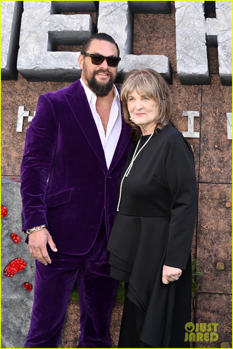 Jason Momoa Brings Girlfriend Adria Arjona & Mom Coni to 'Minecraft ...