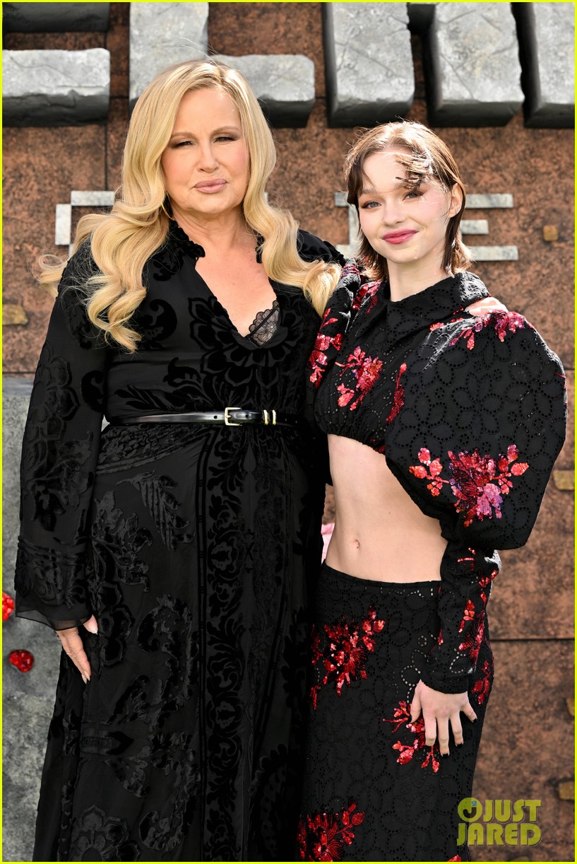 Jason Momoa Brings Girlfriend Adria Arjona & Mom Coni to 'Minecraft ...