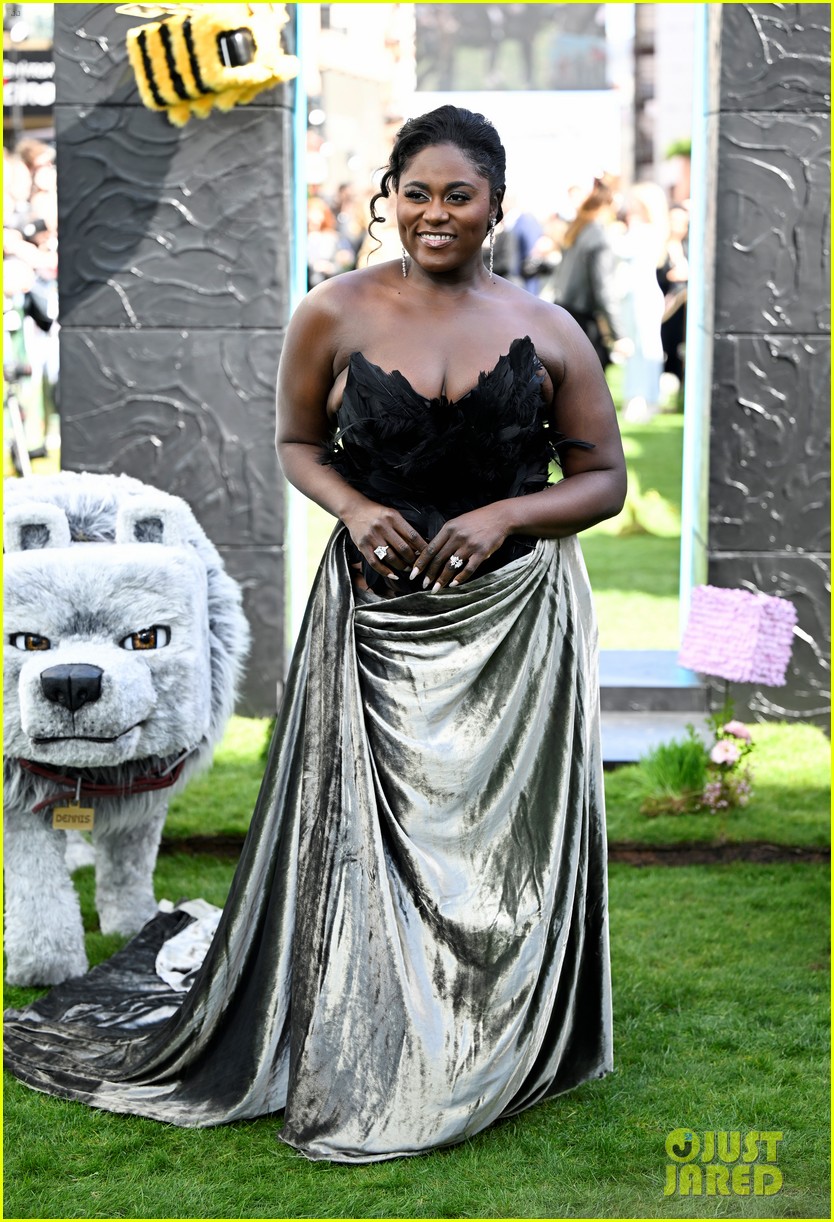 Jason Momoa Brings Girlfriend Adria Arjona & Mom Coni to 'Minecraft ...