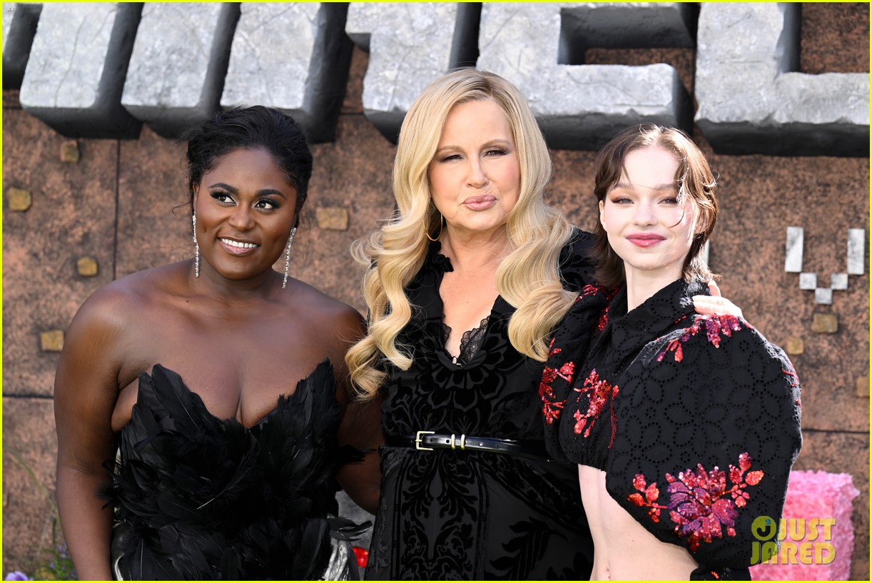 Jason Momoa Brings Girlfriend Adria Arjona & Mom Coni to 'Minecraft ...