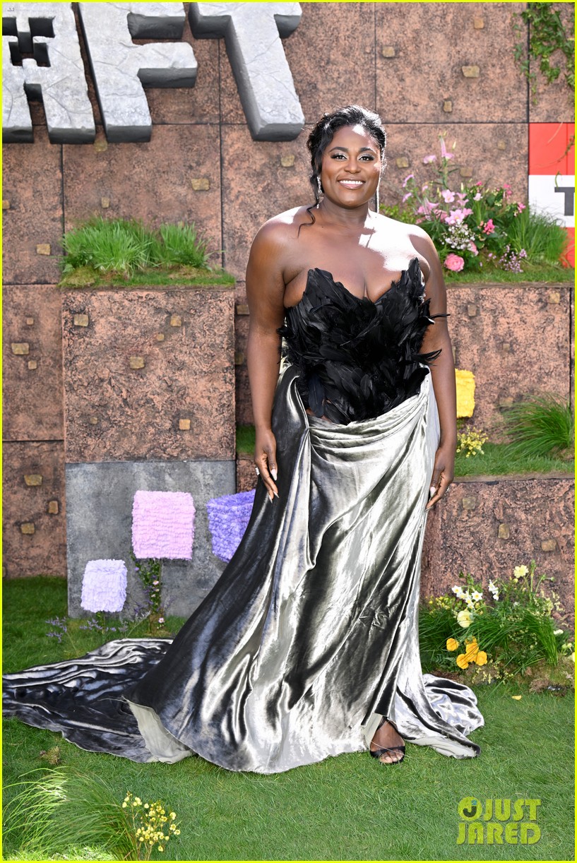 Jason Momoa Brings Girlfriend Adria Arjona & Mom Coni to 'Minecraft ...