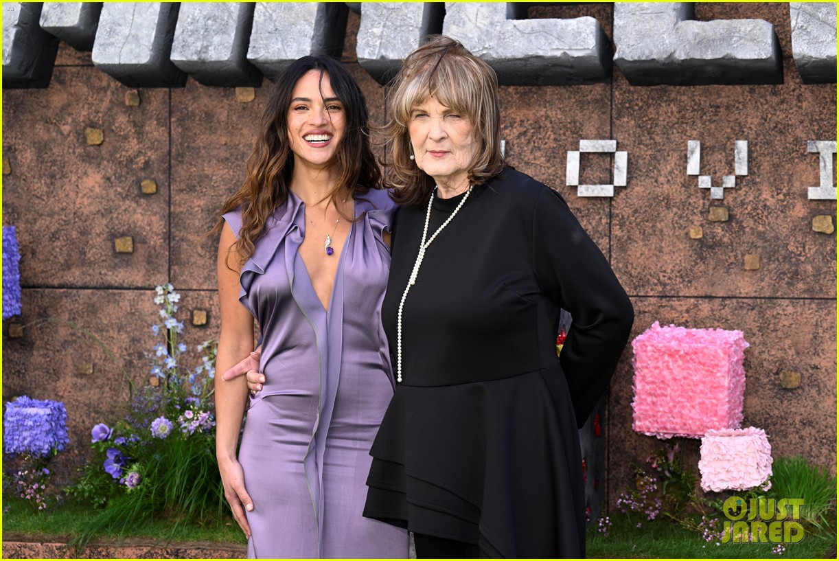 Jason Momoa Brings Girlfriend Adria Arjona & Mom Coni to 'Minecraft ...