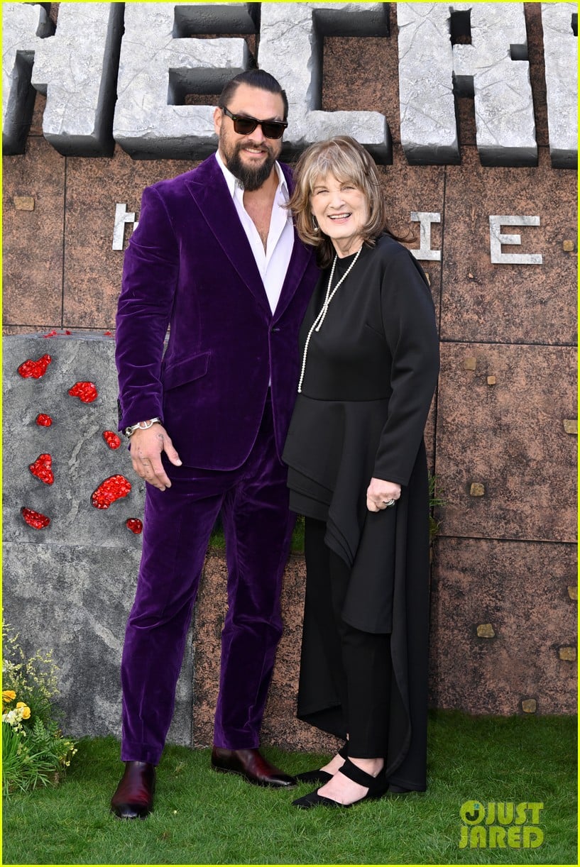 Jason Momoa Brings Girlfriend Adria Arjona & Mom Coni to 'Minecraft ...